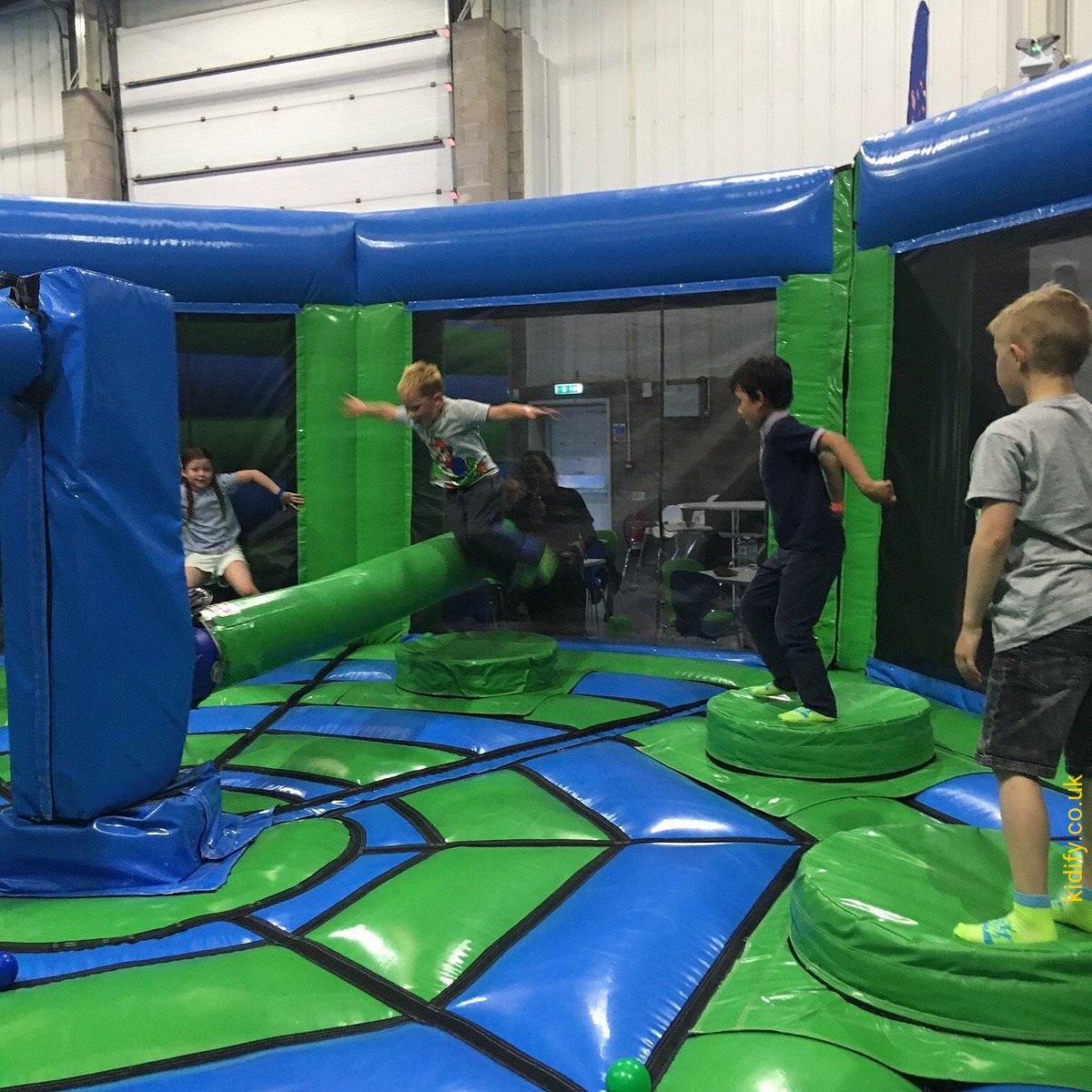 Innoflate Inflatable Park | kidify.co.uk